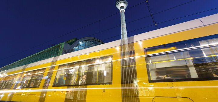 Gangway systems for trams and streetcars | HÜBNER Group