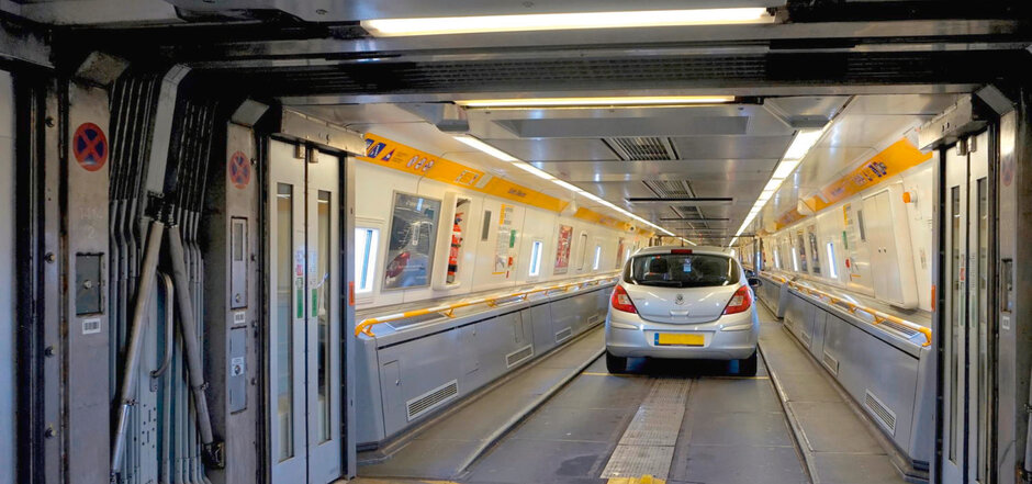 Double-decker gangway systems for car transport trains | HÜBNER Group