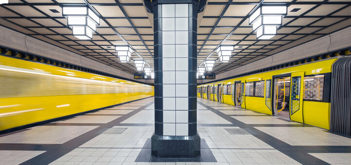 Gangway systems for metros, subways and suburban railways | HÜBNER Group