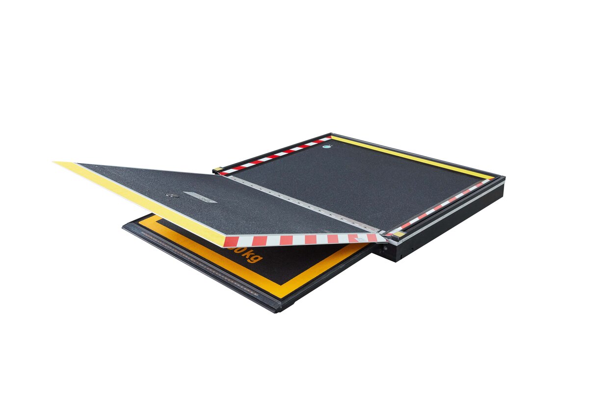 HÜBNER Transportation develops a hybrid entry system for buses - Double ...