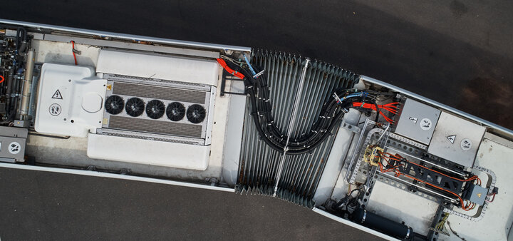 Power connection systems for buses | HÜBNER Group