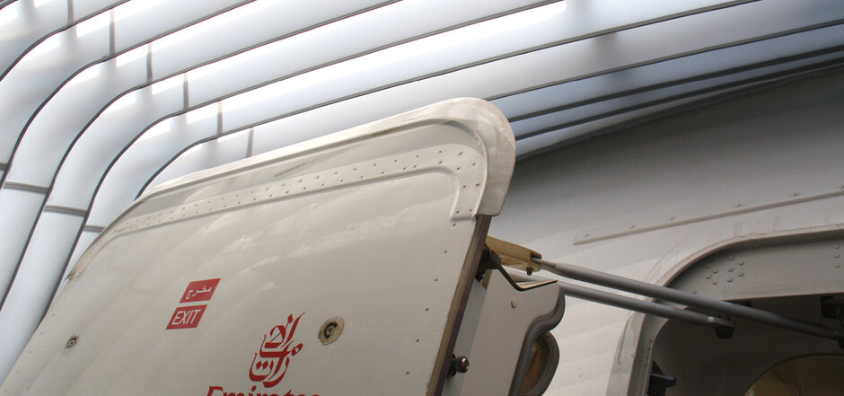 Folding canopies for passenger boarding bridges | HÜBNER Group